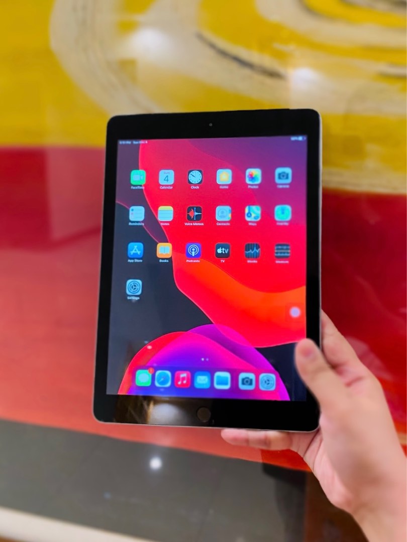 6Th GEN + WITH SIM, Mobile Phones & Gadgets, Tablets, iPad on Carousell