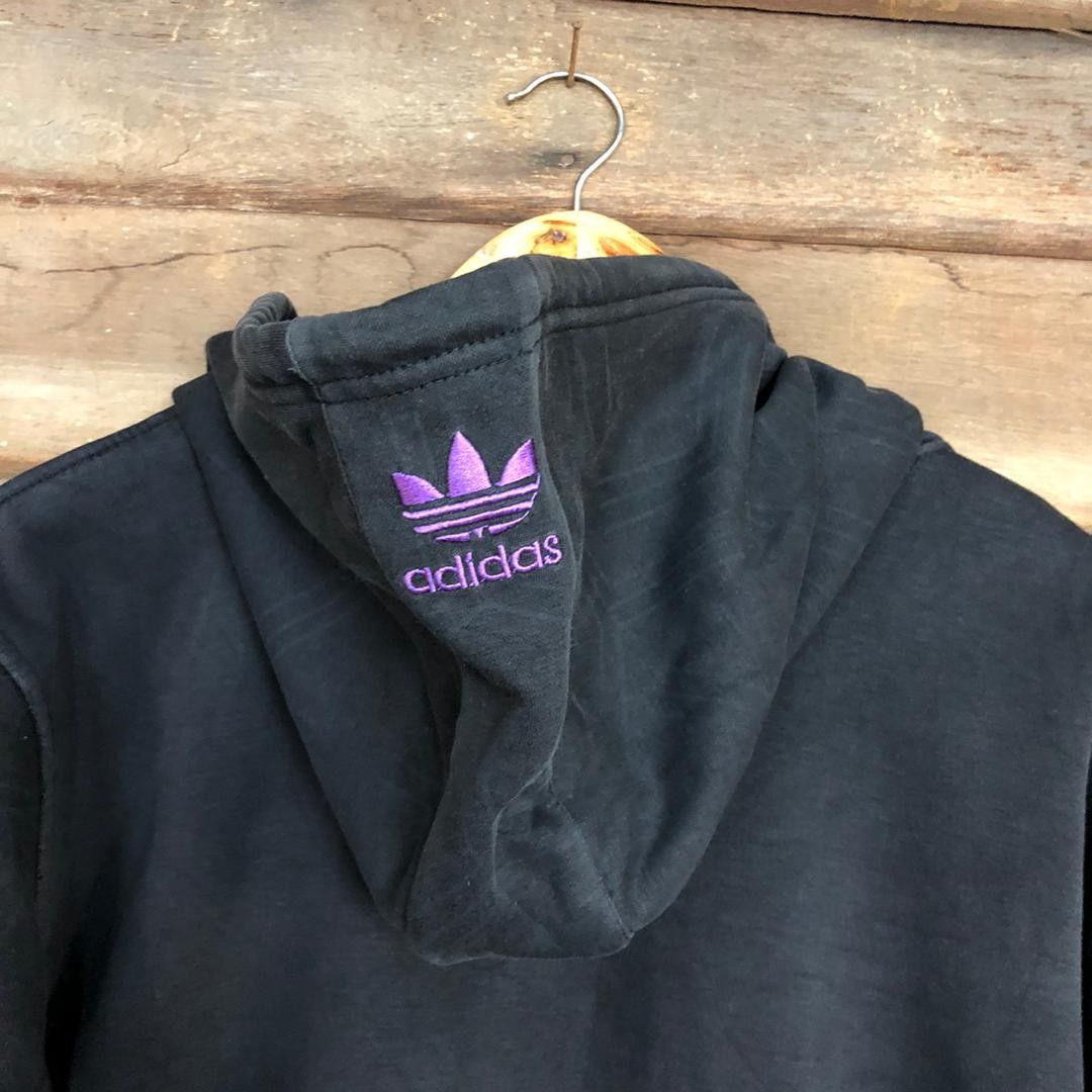 adidas logo bunga big logo vintage, Men's Fashion, Coats, Jackets and ...