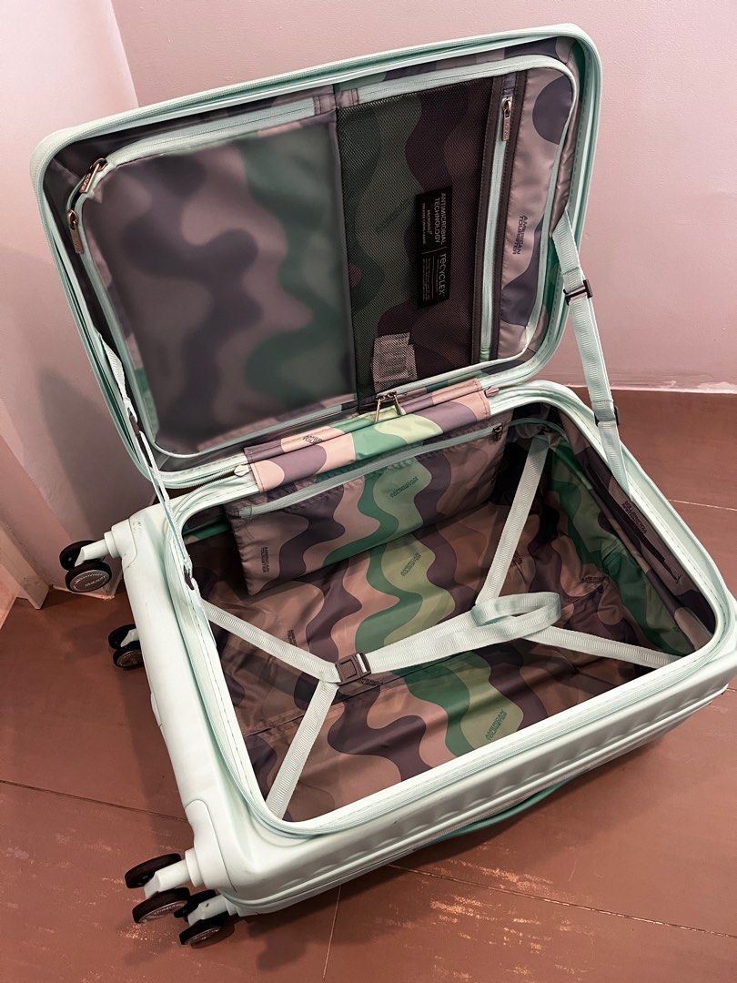 American Tourister Frontec Spinner - MINT, Hobbies & Toys, Travel ...
