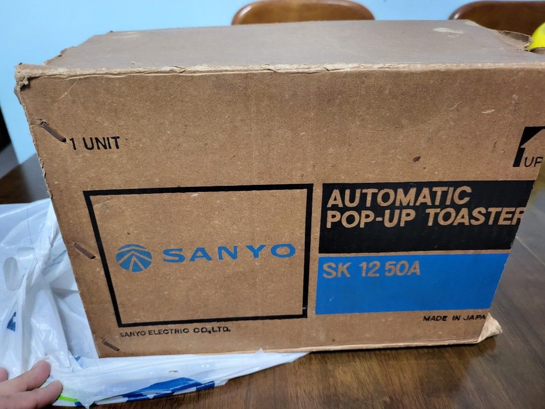 Auto pop up toaster ( Sanyo), TV & Home Appliances, Kitchen Appliances ...