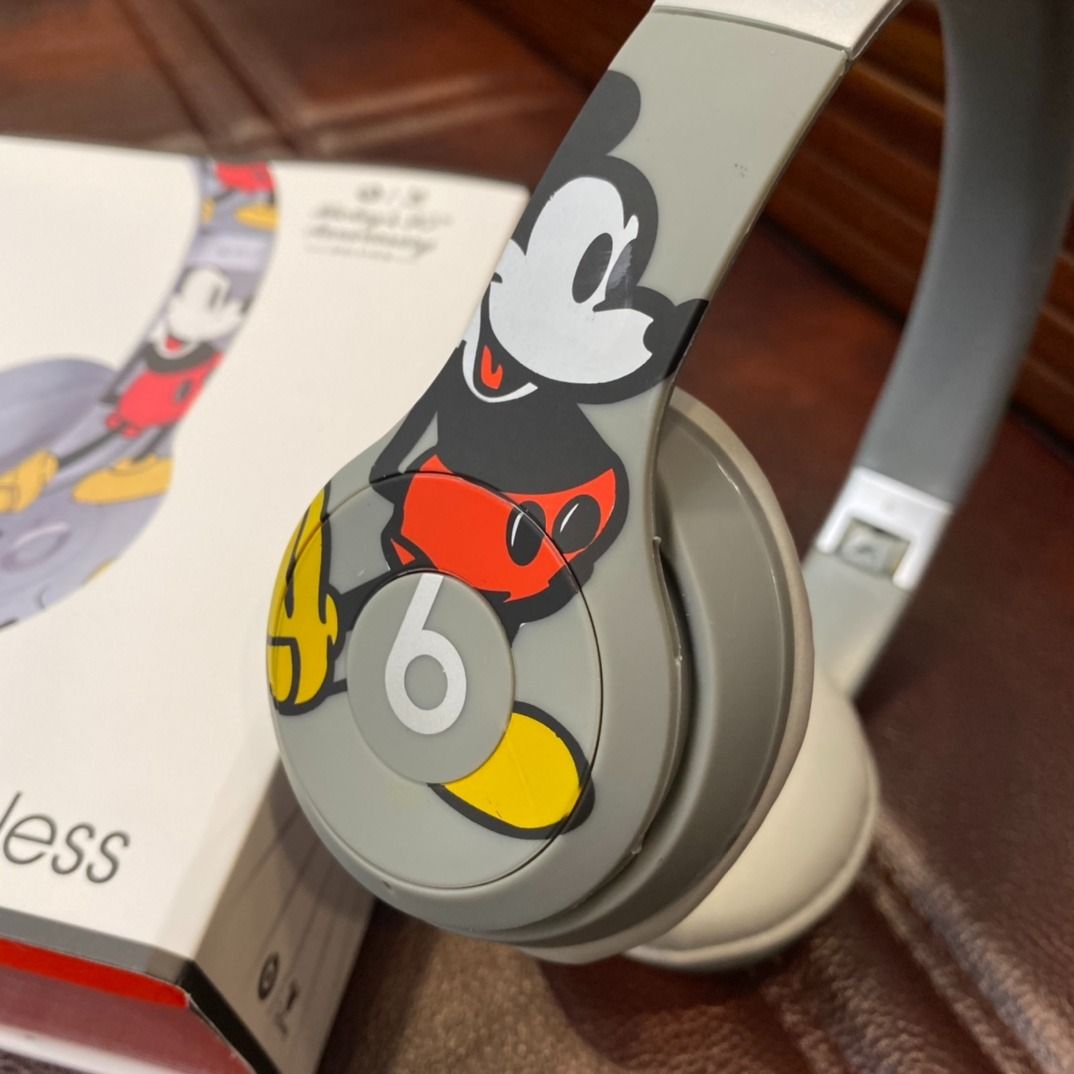 First Look: Mickey's 90th Anniversary Beats Solo3 Wireless Headphones ...