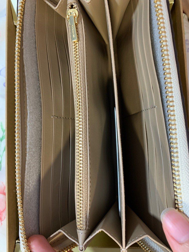 (Brand New) Coach Cream White Long Wallet, Women's Fashion, Bags ...