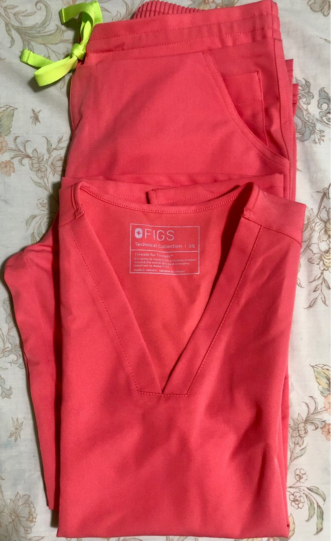 Figs scrub suit, Women's Fashion, Activewear on Carousell