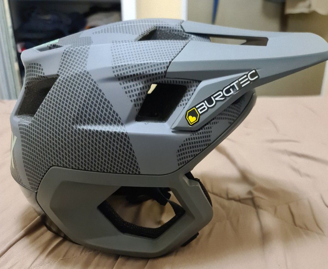 Fox Dropframe Helmet, Sports Equipment, Bicycles & Parts, Parts ...