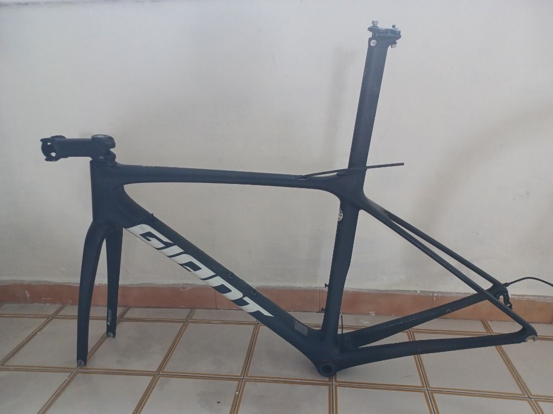Giant tcr 2021 size s frame only, Sports Equipment, Bicycles & Parts ...