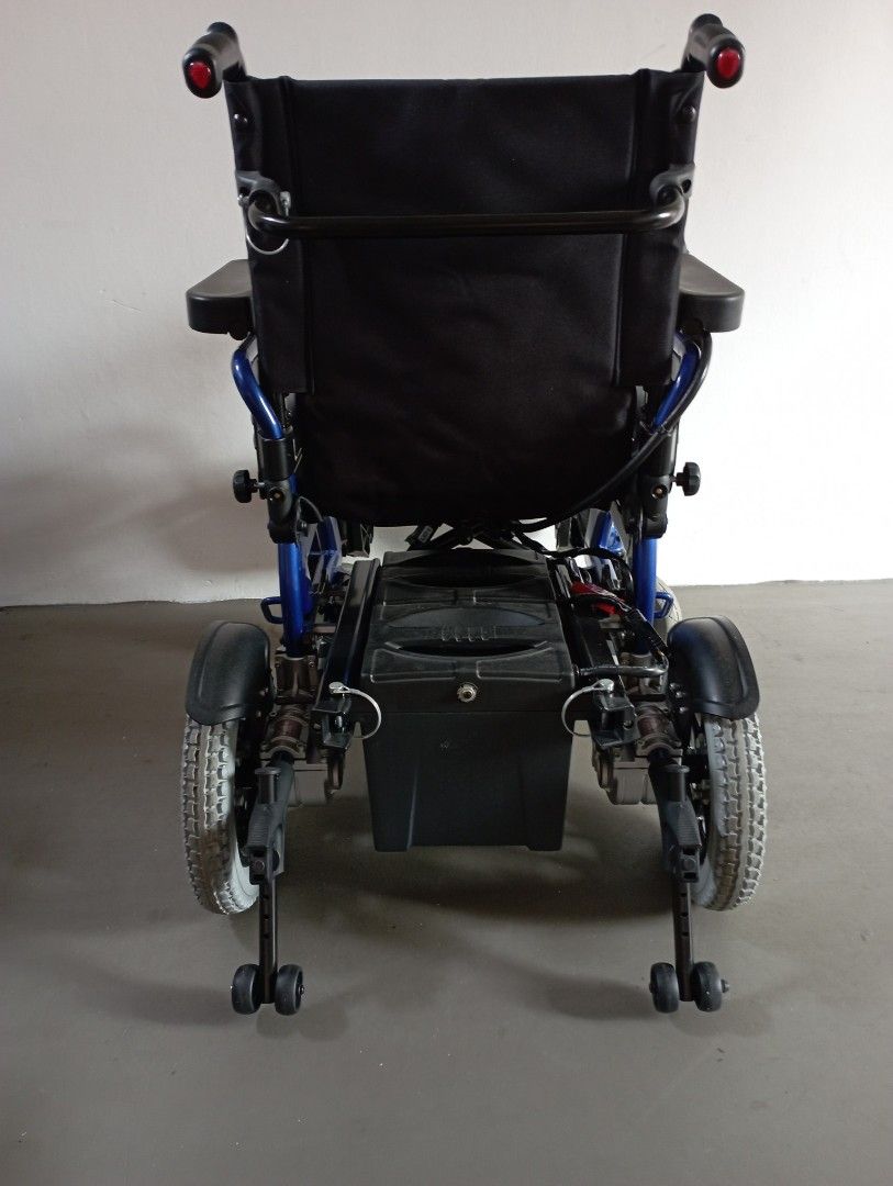 Heartway Escape LX 18" motorized wheelchair. Showroom set complete with ...