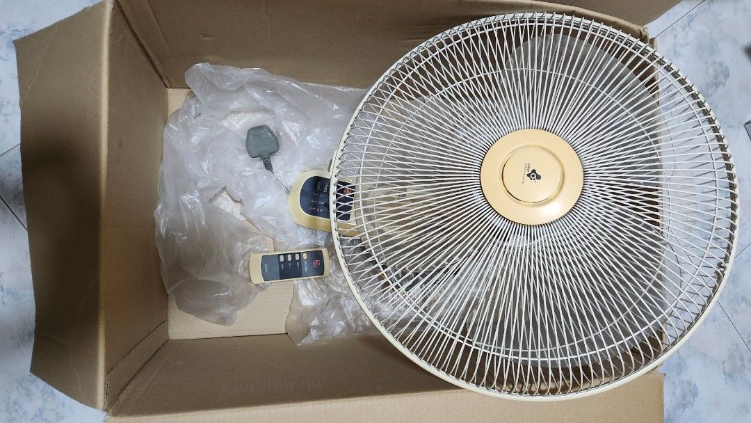 KDK wall mount M40MS fan with remote, Furniture & Home Living, Lighting ...