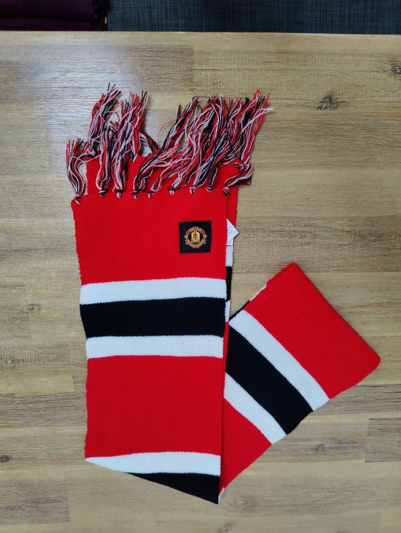 Manchester United Scarf, Men's Fashion, Watches & Accessories, Scarves ...