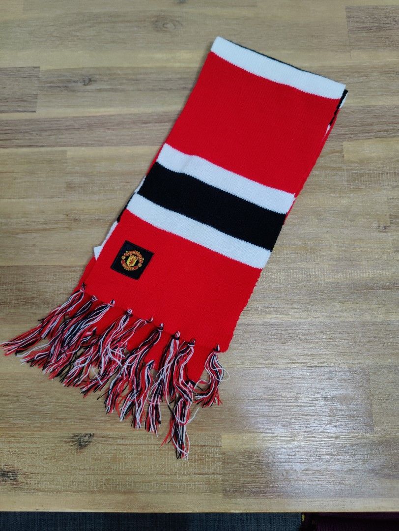 Manchester United Scarf, Men's Fashion, Watches & Accessories, Scarves ...