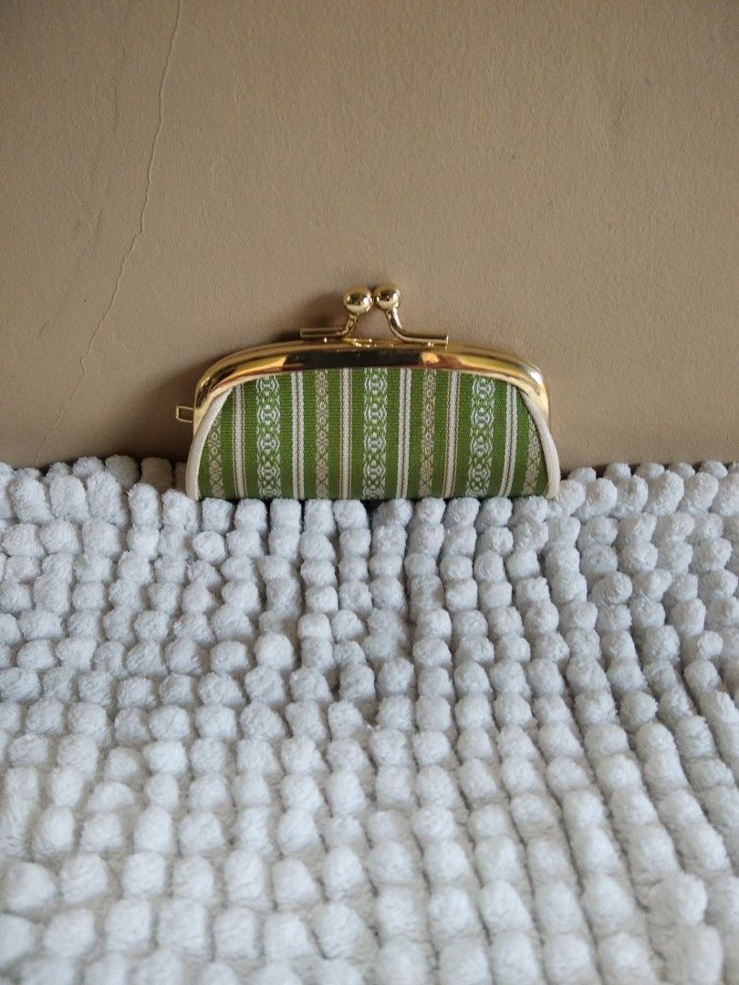 Mini kiss lock, Women's Fashion, Bags & Wallets, Purses & Pouches on ...