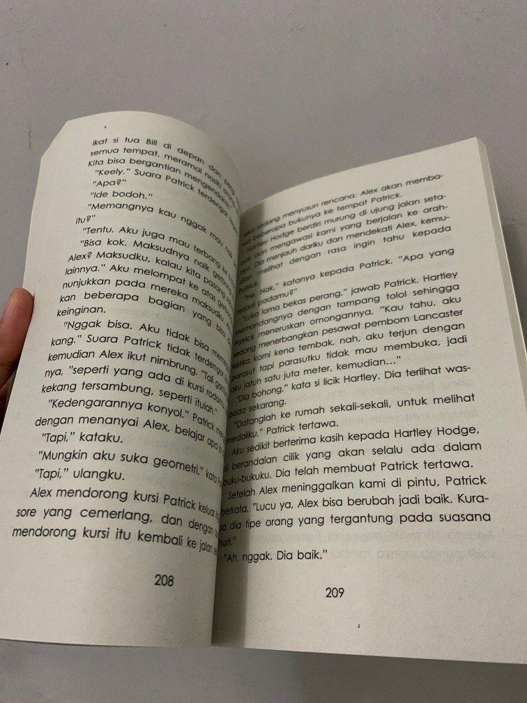 Novel teenlit, Buku & Alat Tulis, Buku di Carousell