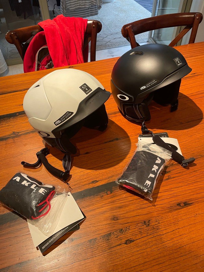 Oakley Ski Helmets small size suit children, Sports Equipment, Other ...