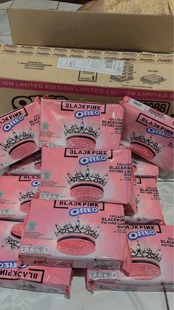 oreo blackpink limited edition, Makanan & Minuman, Snek di Carousell