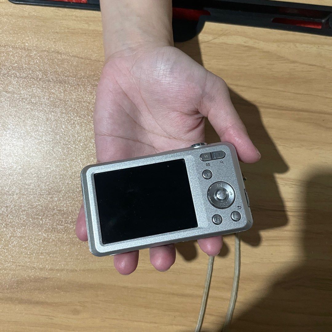 PANASONIC LUMIX DMC FH4, Photography, Cameras on Carousell