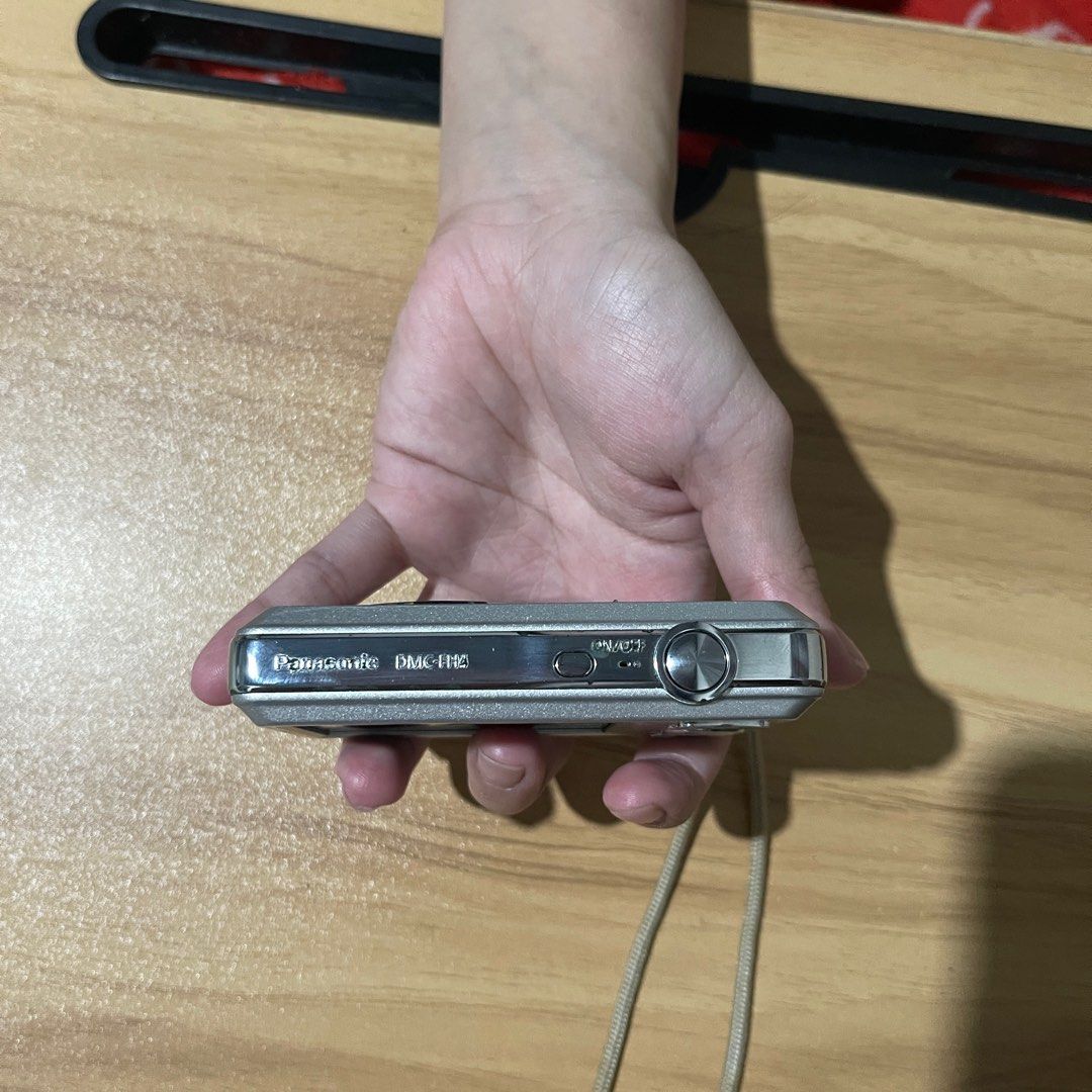 PANASONIC LUMIX DMC FH4, Photography, Cameras on Carousell