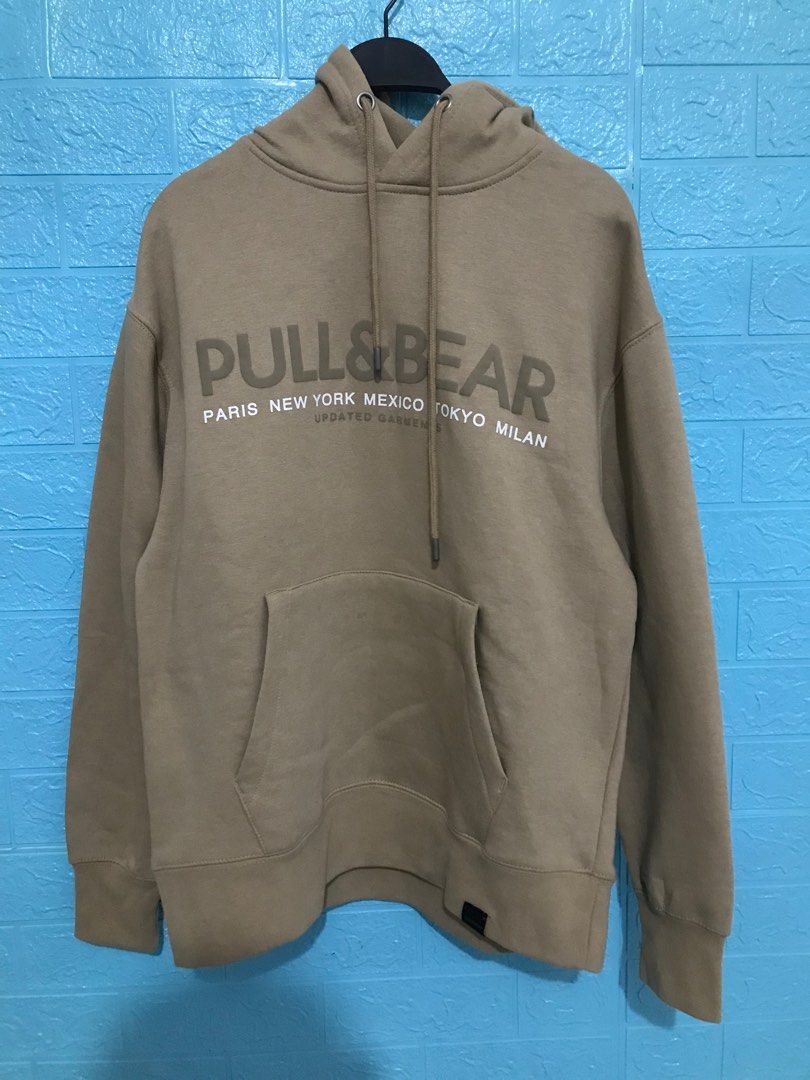 PULL&BEAR BASIC HOODIE LOGO, Fesyen Pria, Pakaian , Atasan di Carousell