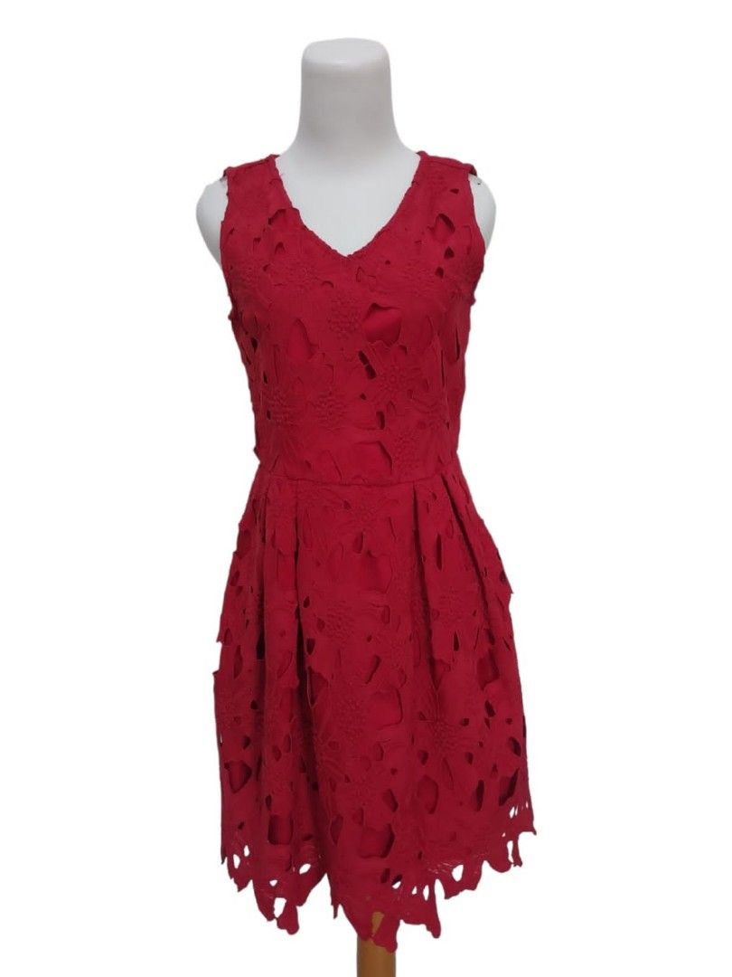 Red Brokat Armless Midi Dress, Fesyen Wanita, Pakaian Wanita, Gaun ...