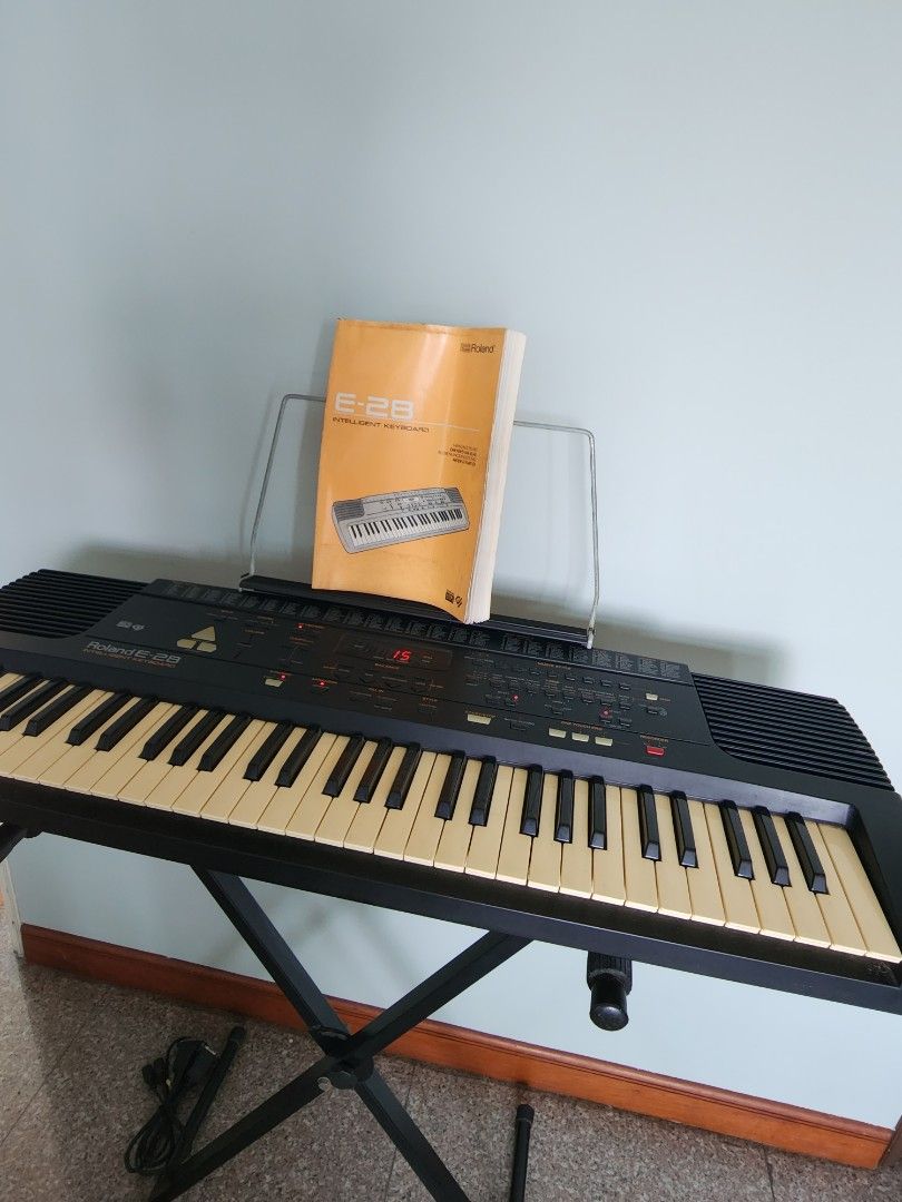 Roland E-28 Inteligent keyboard, Hobbies & Toys, Music & Media, Musical ...
