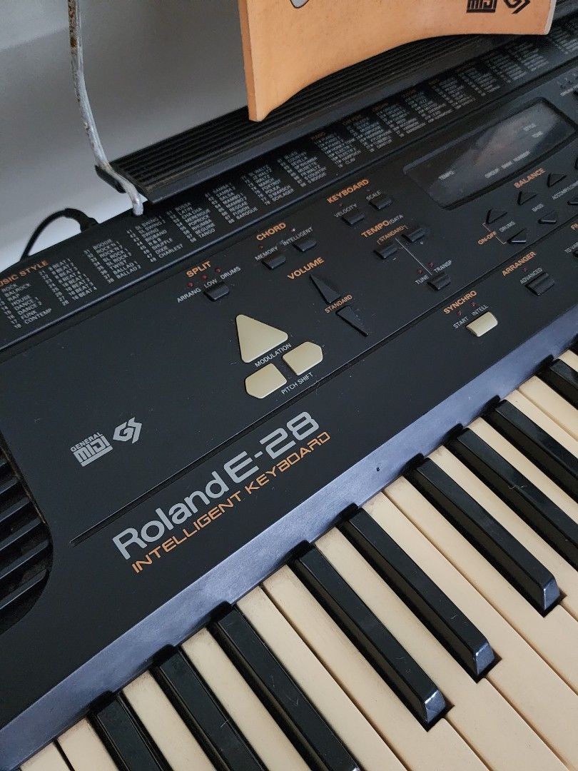 Roland E-28 Inteligent keyboard, Hobbies & Toys, Music & Media, Musical ...