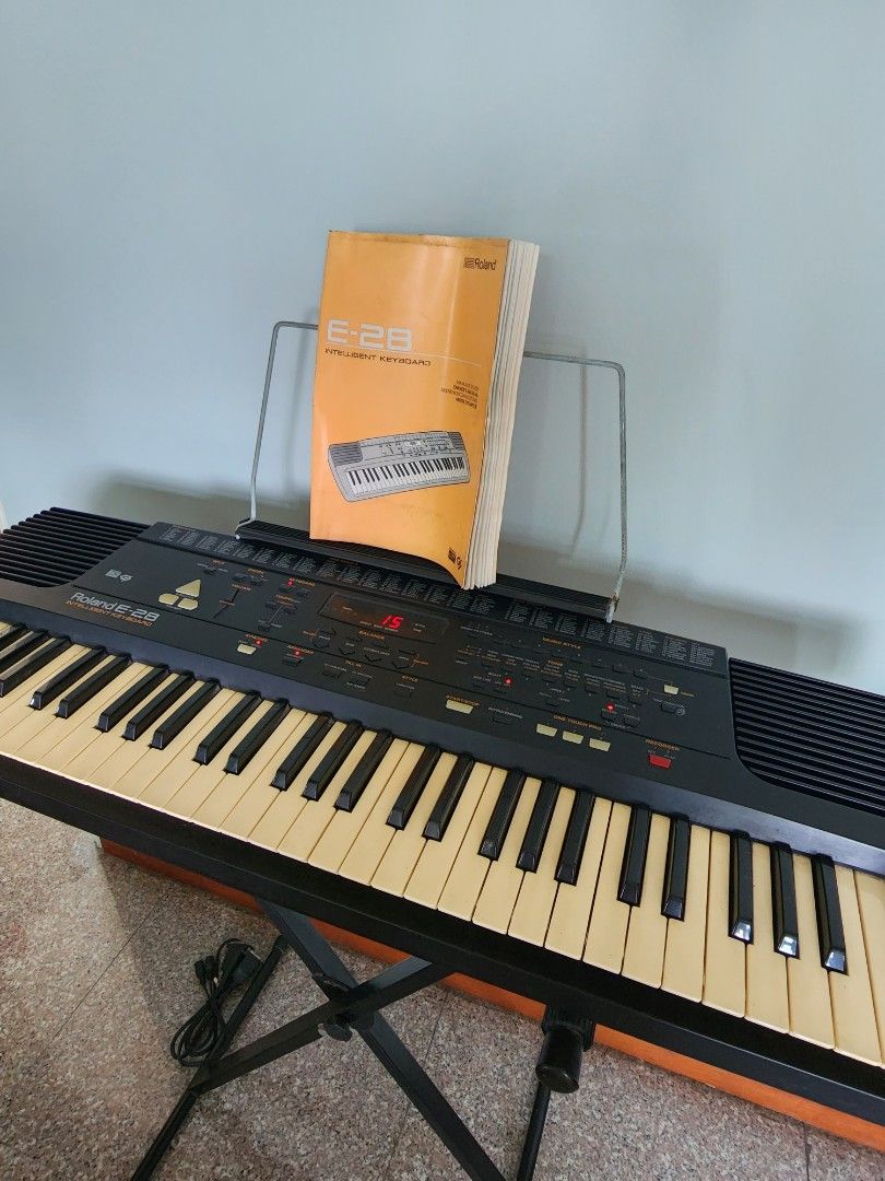 Roland E-28 Inteligent keyboard, Hobbies & Toys, Music & Media, Musical ...
