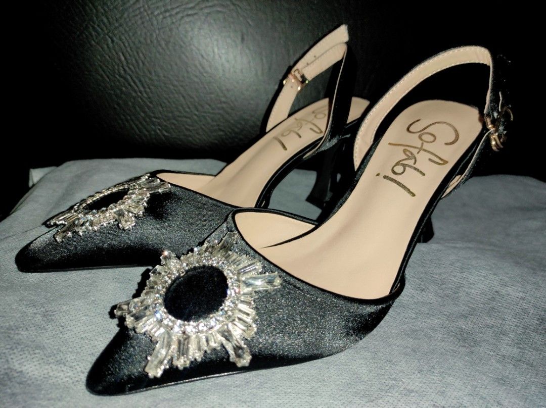 SOFAB! Graham heel pumps, Men's Fashion, Footwear, Dress Shoes on Carousell