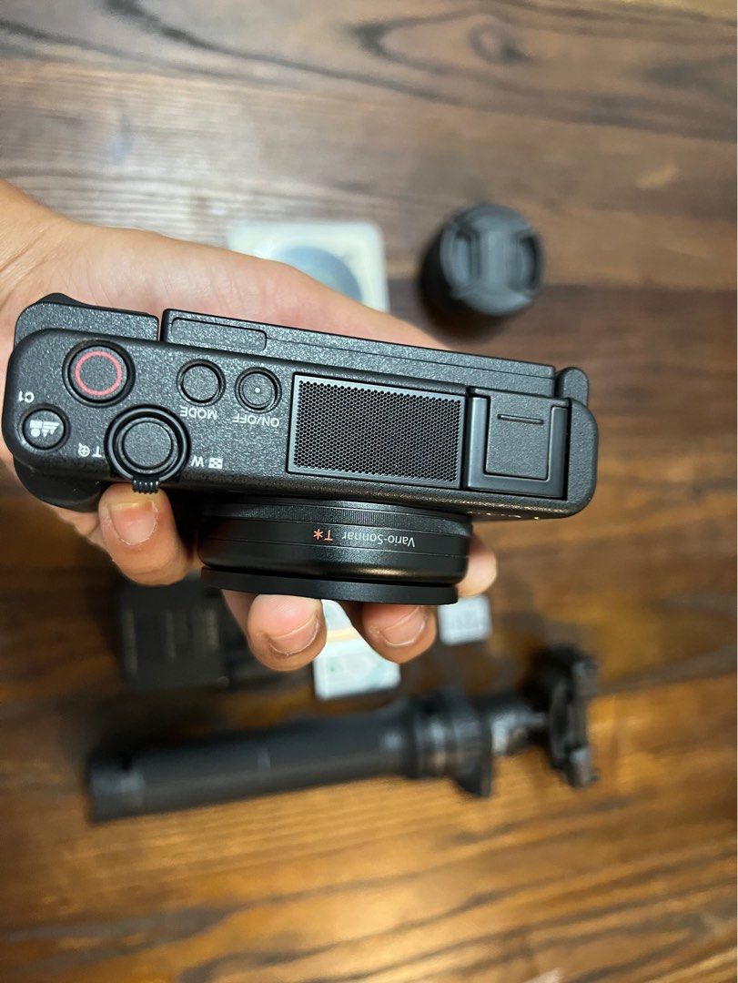 Sony ZV1 complete set, Photography, Cameras on Carousell