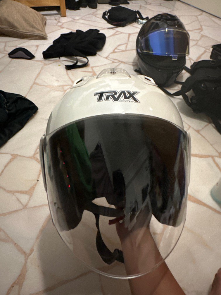 Trax TR03ZR White, Motorcycles, Motorcycle Apparel on Carousell