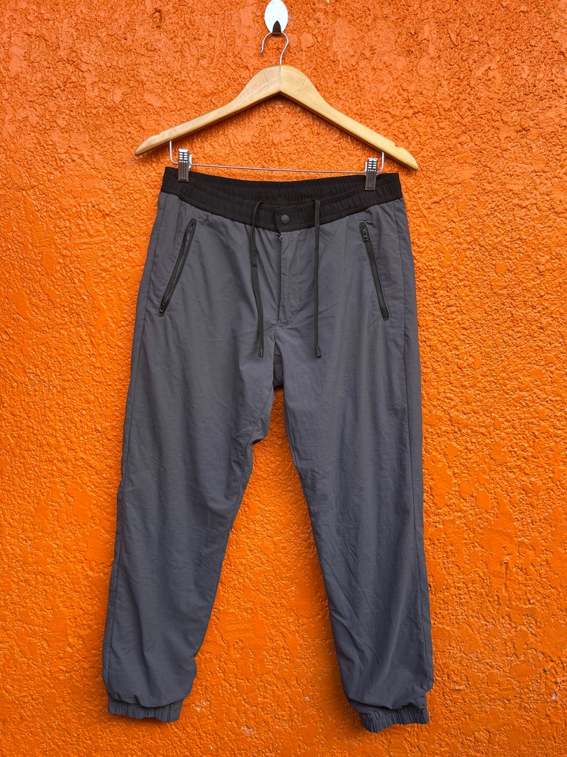 Uniqlo Heat tech pants, Men's Fashion, Bottoms, Joggers on Carousell