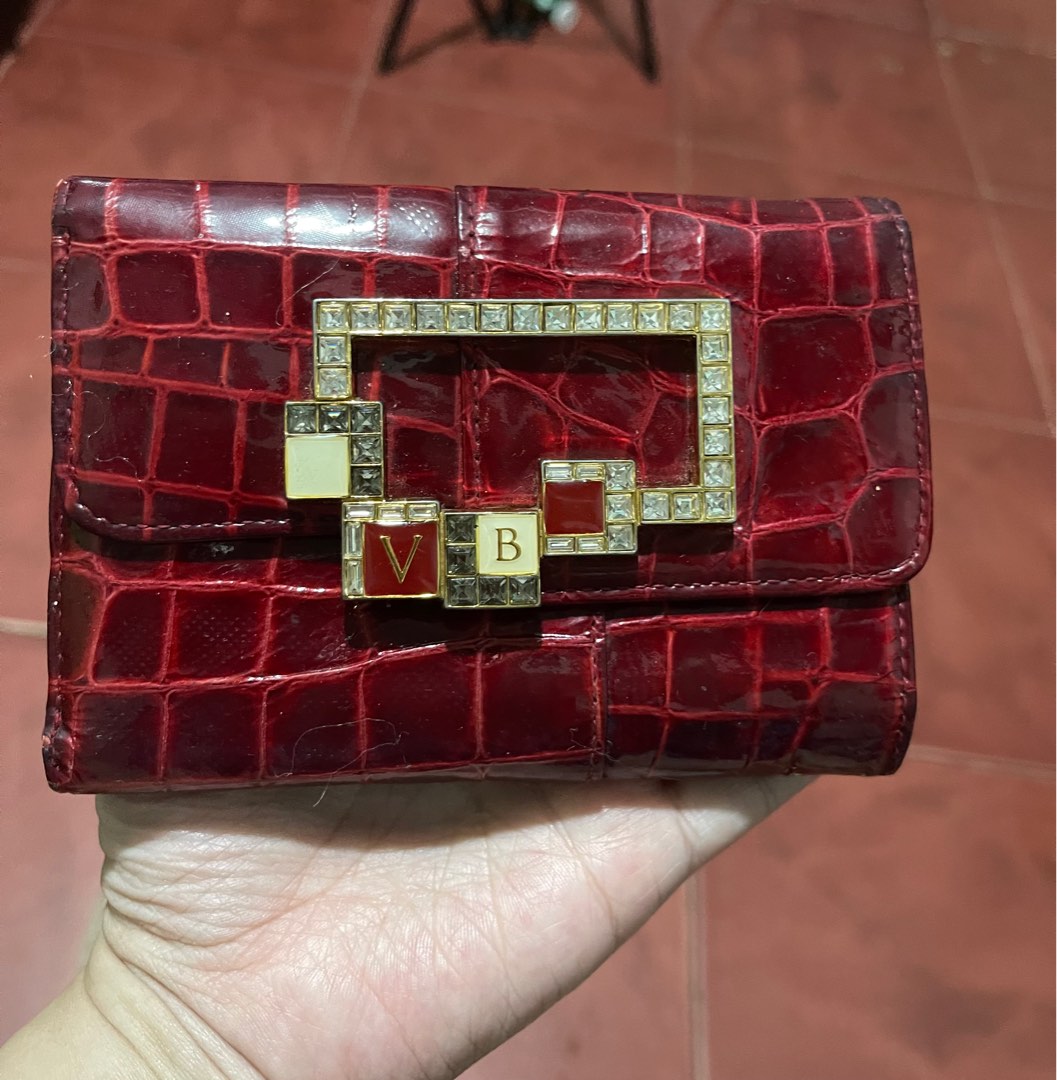 Vincis Bench trifold, Women's Fashion, Bags & Wallets, Wallets & Card ...