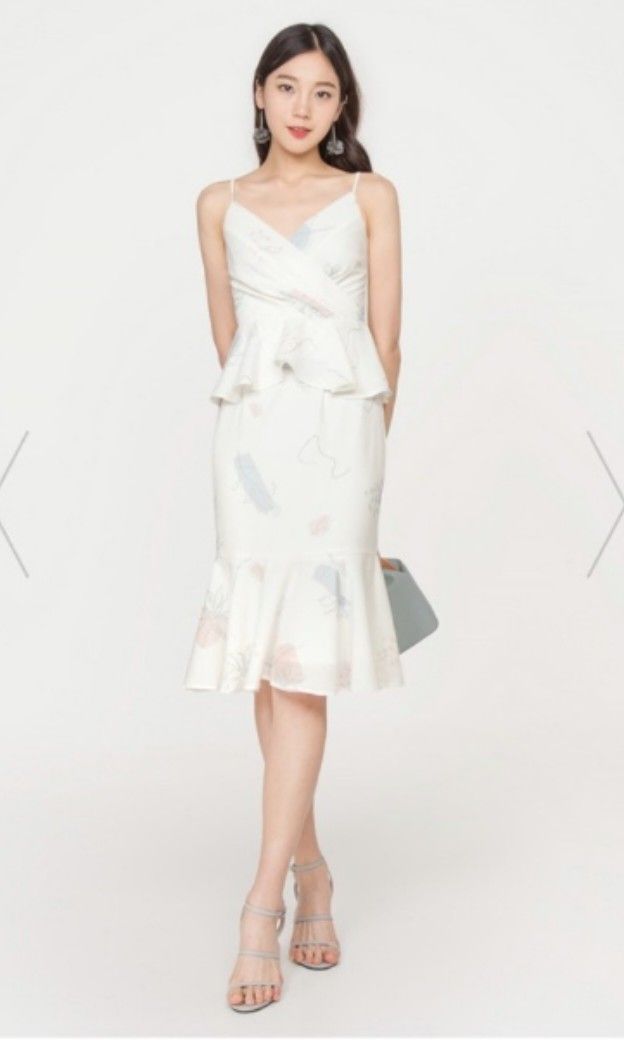 Fayth Wildflower perplum dress, Women's Fashion, Dresses & Sets ...