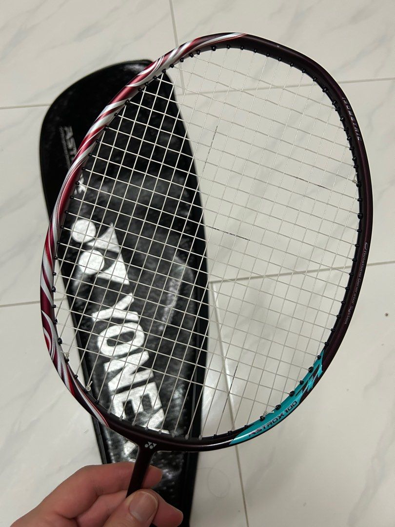 Yonex Astrox 100ZZ Kurenai (Viktor Axelsen), Sports Equipment, Sports ...