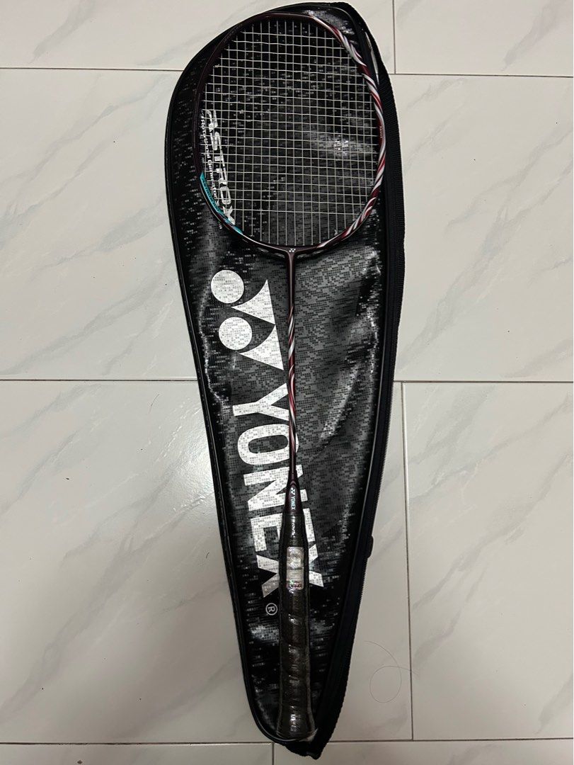 Yonex Astrox 100ZZ Kurenai (Viktor Axelsen), Sports Equipment, Sports ...