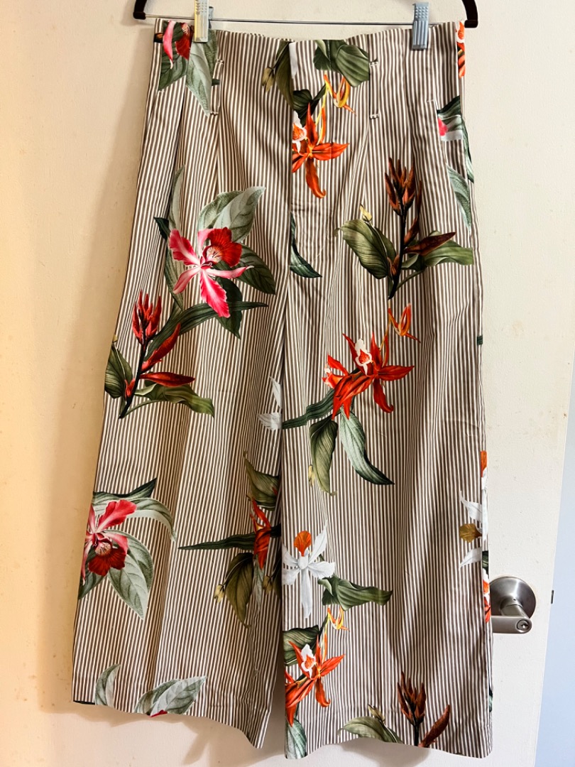 Zara floral bottom, Women's Fashion, Bottoms, Other Bottoms on Carousell