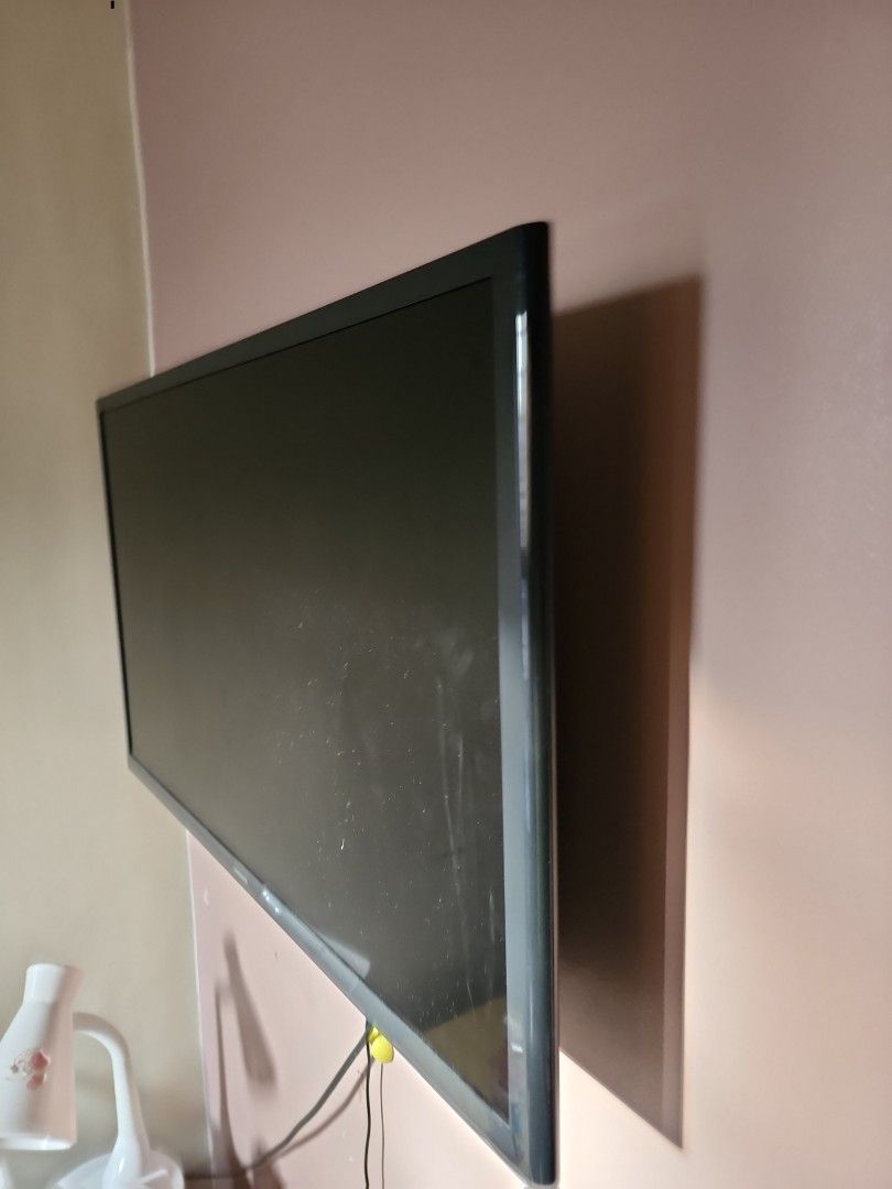 32 inch Samsung LED TV barely used, TV & Home Appliances, TV & Entertainment, TV on Carousell