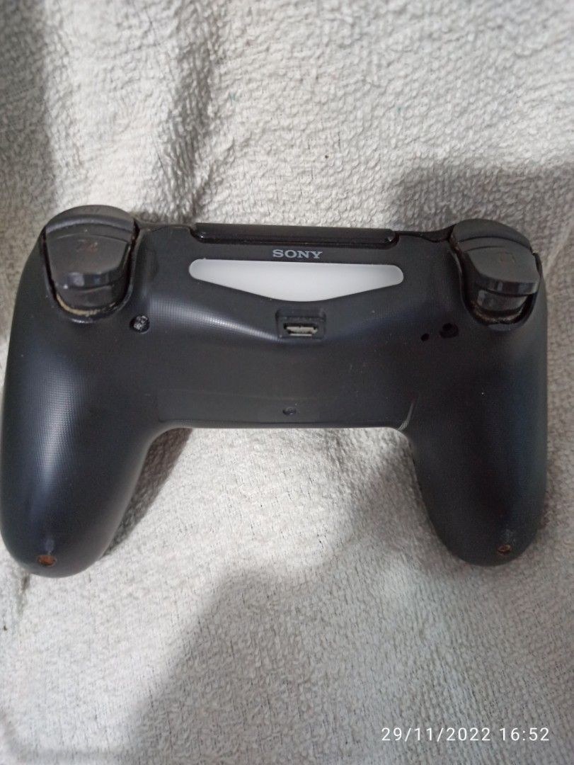 Authentic PS4 DualShock Controller, Video Gaming, Gaming Accessories, Controllers on Carousell
