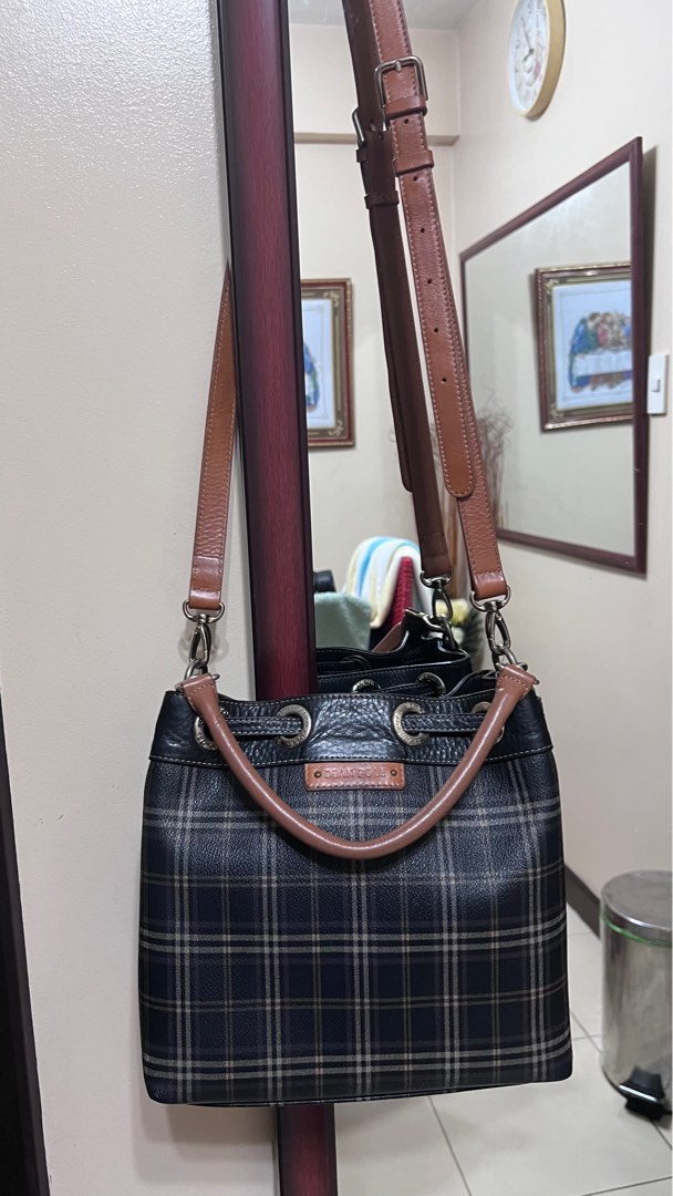 Bean pole bucket sling bag, Women's Fashion, Bags & Wallets, Cross-body ...