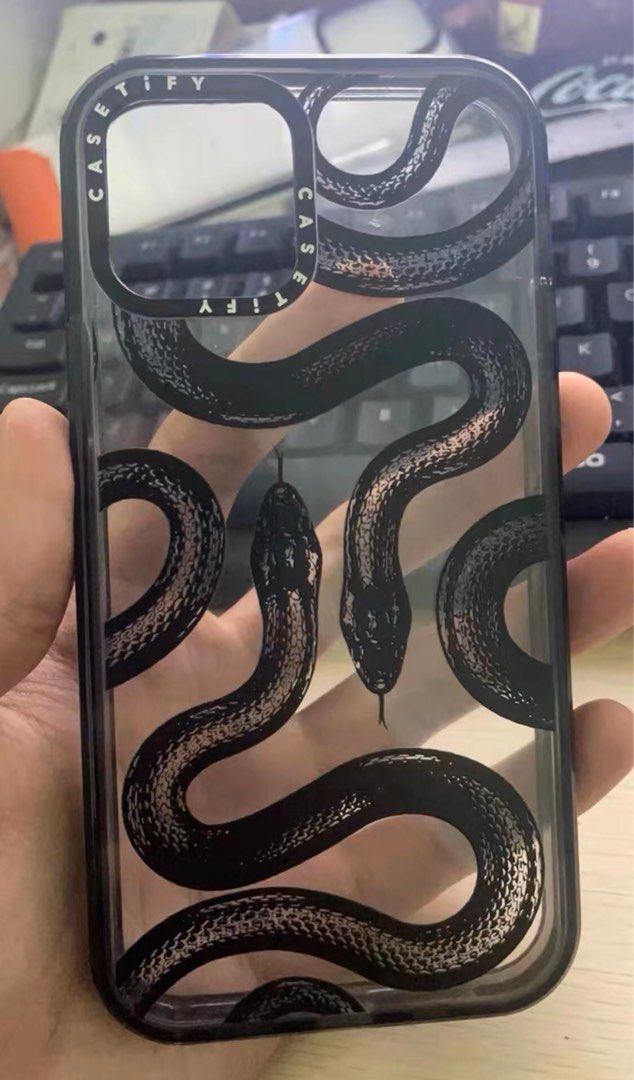 Casetify Snake case, 手提電話, 電話及其他裝置配件, 手機套及手機殻 - Carousell