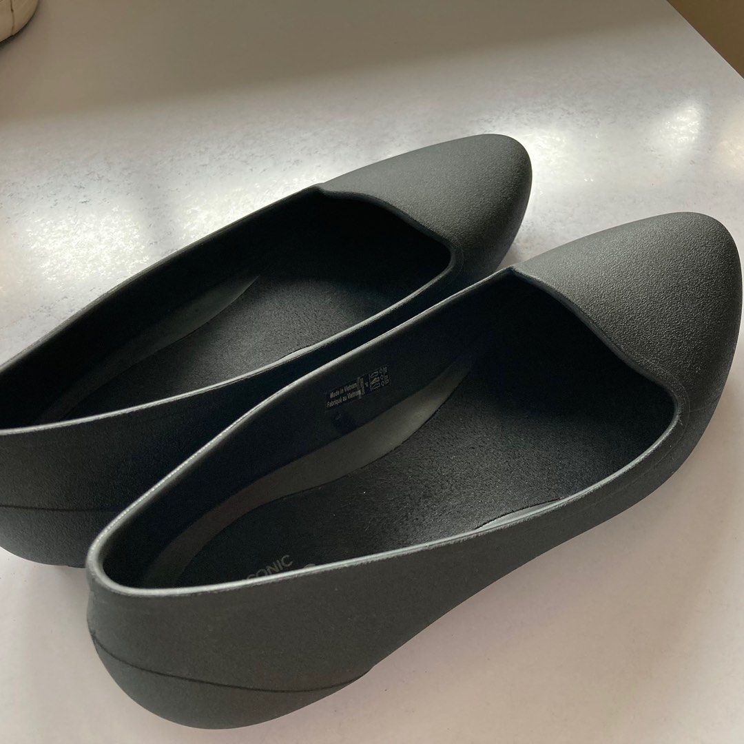 Crocs Eve Iconic Flats, Women's Fashion, Footwear, Flats & Sandals on ...