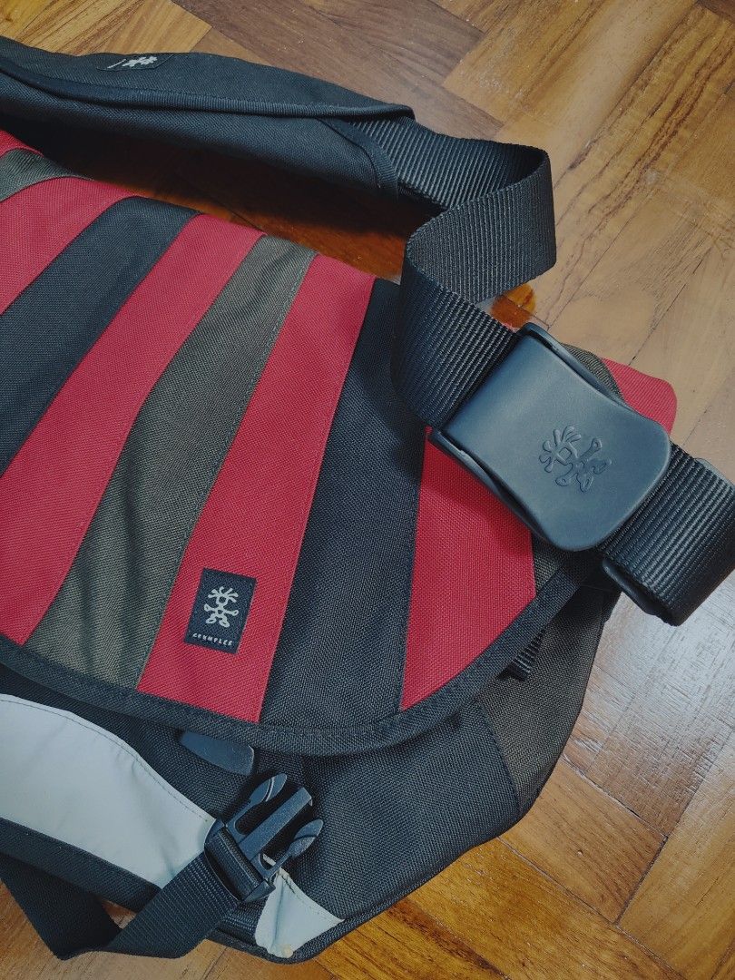 Crumpler Messenger Bag, Men's Fashion, Bags, Sling Bags on Carousell