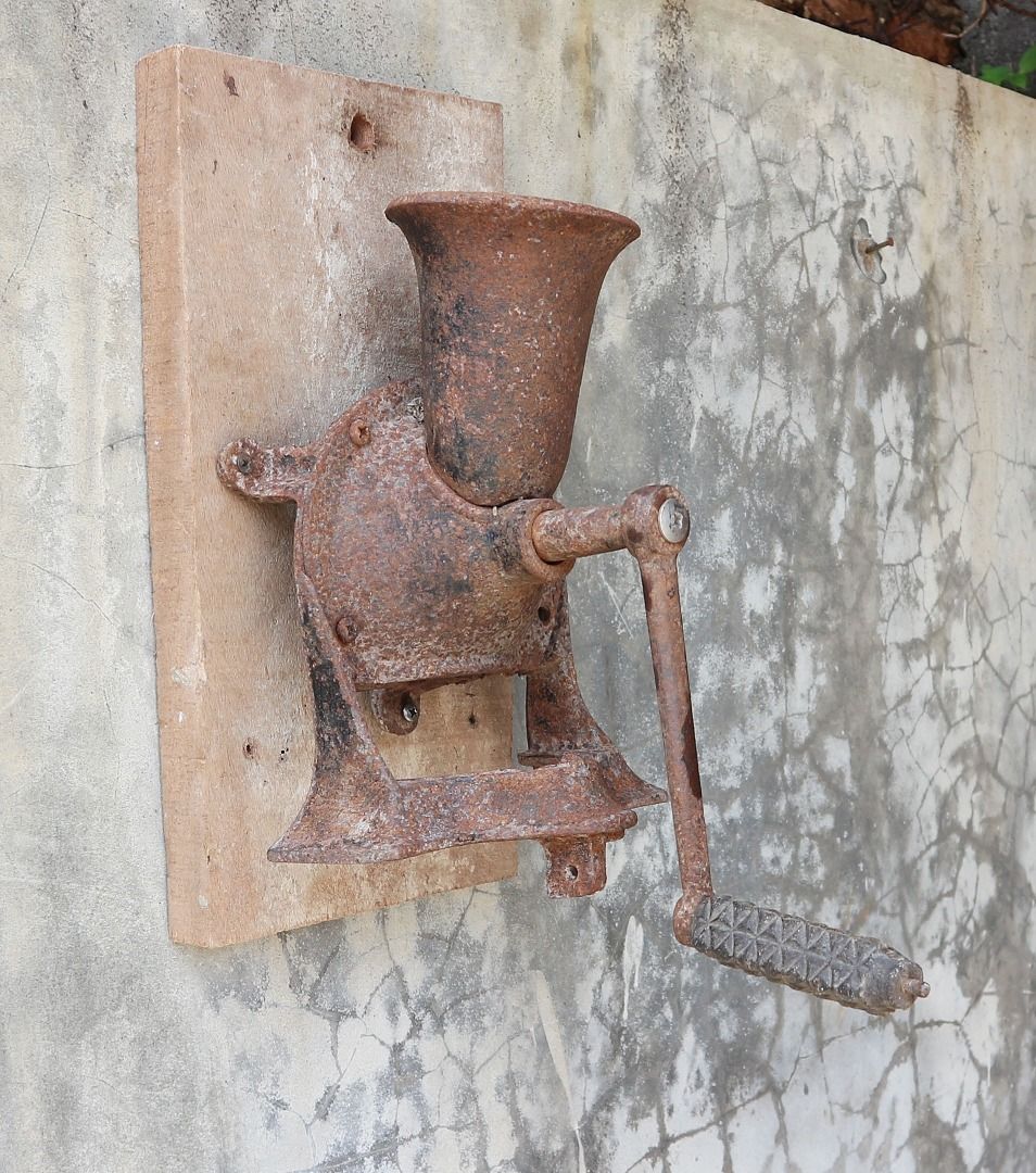 Gilingan Bumbu Jadul Bahan Besi/Grinder Lawas, Antik, Lainnya di Carousell