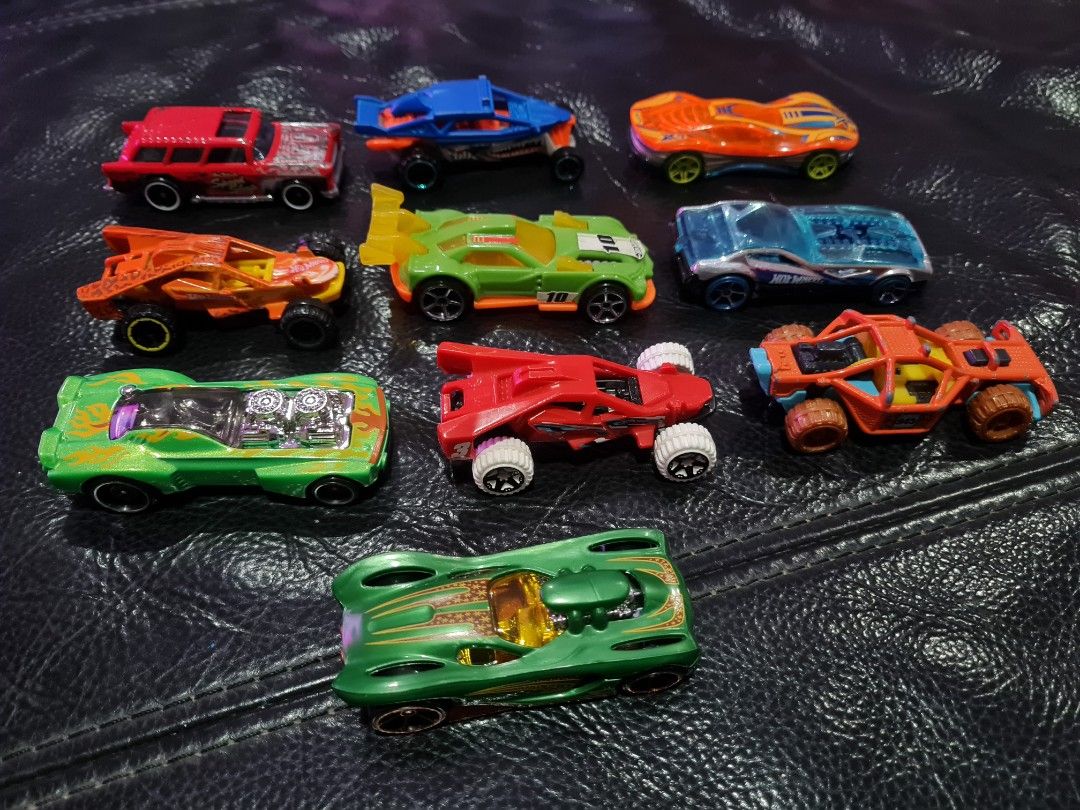 HOTWHEELS (I) - 10 CARS, Hobbies & Toys, Toys & Games on Carousell