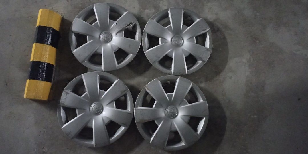 Innova J model 2008 Hubcap/Center cap, Car Parts & Accessories, Mags ...