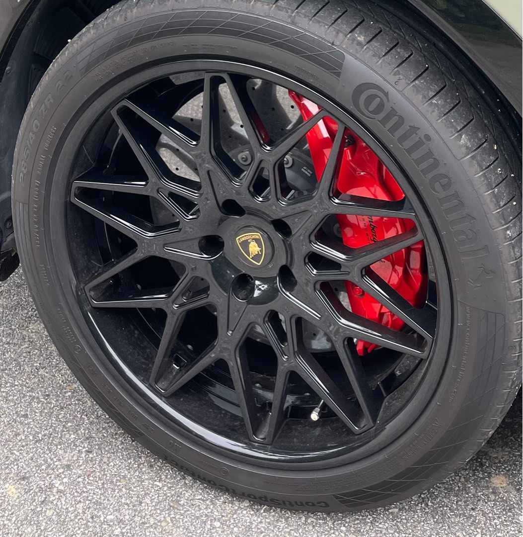 lamborghini Urus Forged Rims lightweight 22" rims and relatively new ...