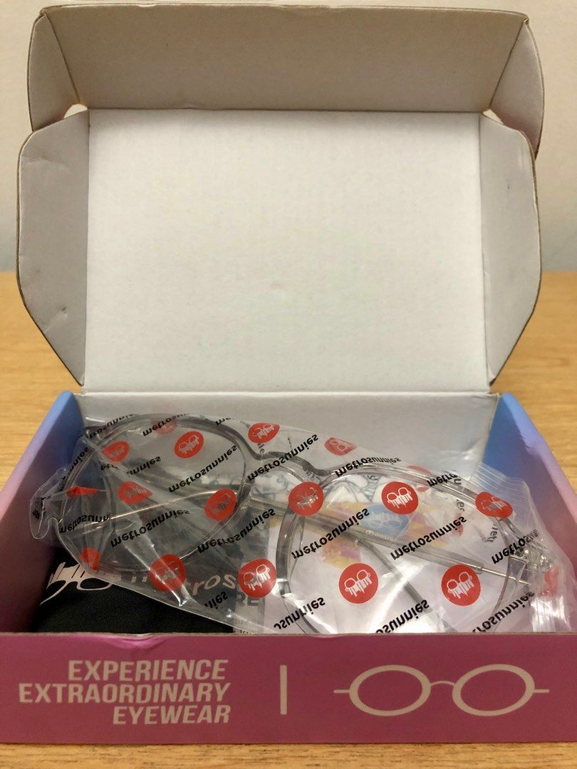 METROSUNNIES Shannon (Gray) Specs, Women's Fashion, Watches ...