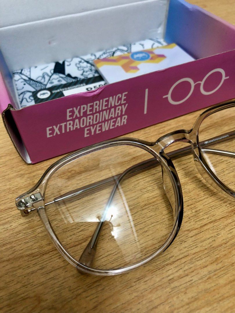 METROSUNNIES Shannon (Gray) Specs, Women's Fashion, Watches ...