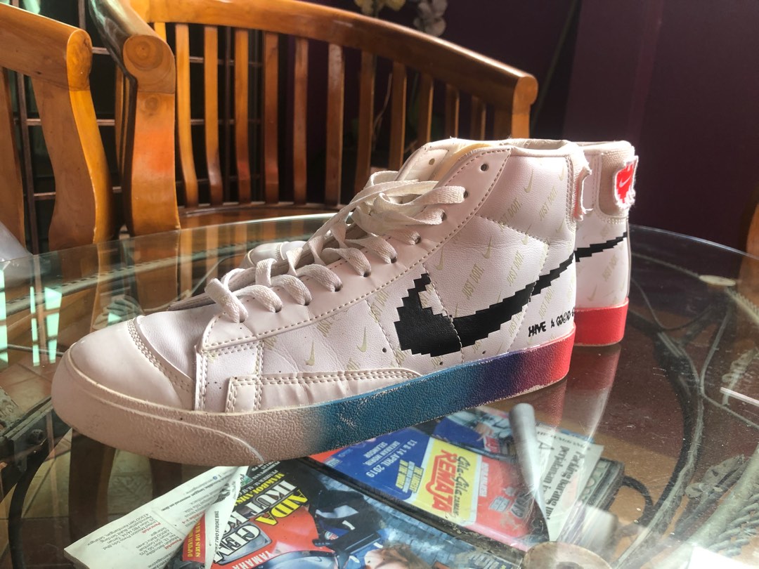 Nike Glow In The Dark, Men's Fashion, Footwear, Sneakers on Carousell