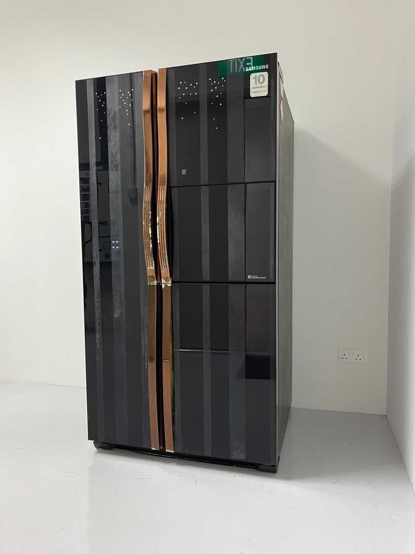 Samsung refrigerator designed by Massimo Zucchi, TV & Home Appliances ...