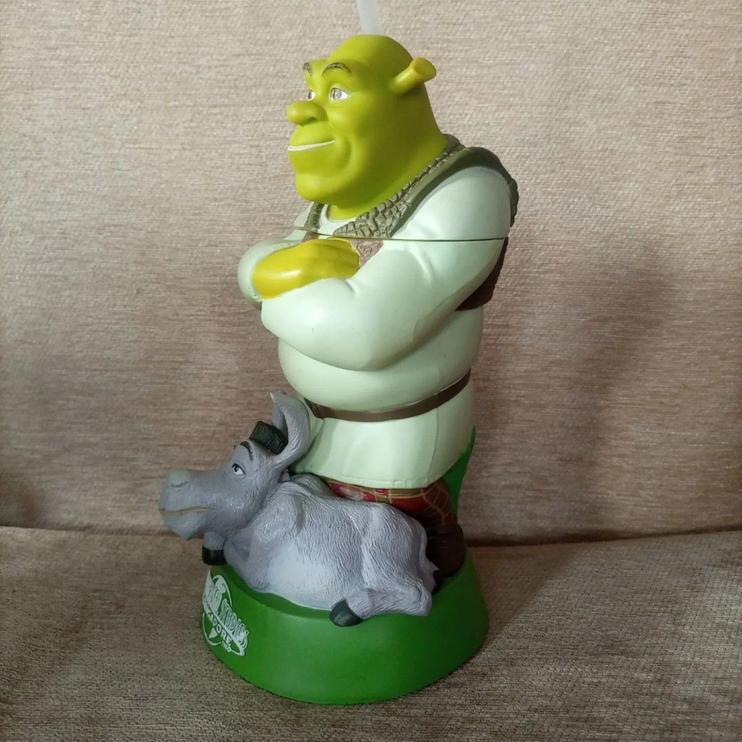 Shrek Universal studios botol minum / mug, Serba Serbi, Others di Carousell