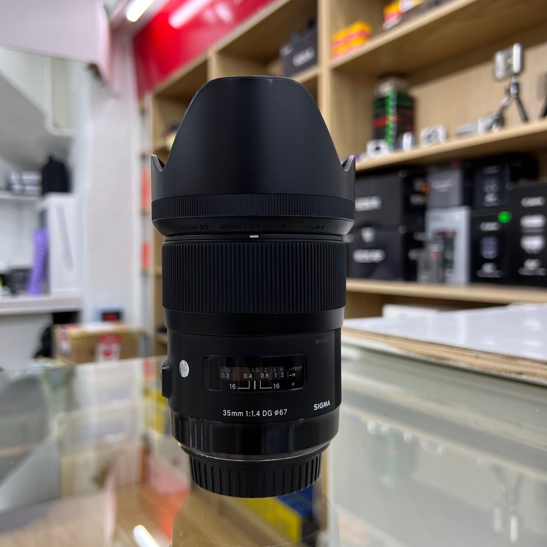 Sigma 35mm F1.4 Ef Mount 99% Like New with Hood, Photography, Lens ...