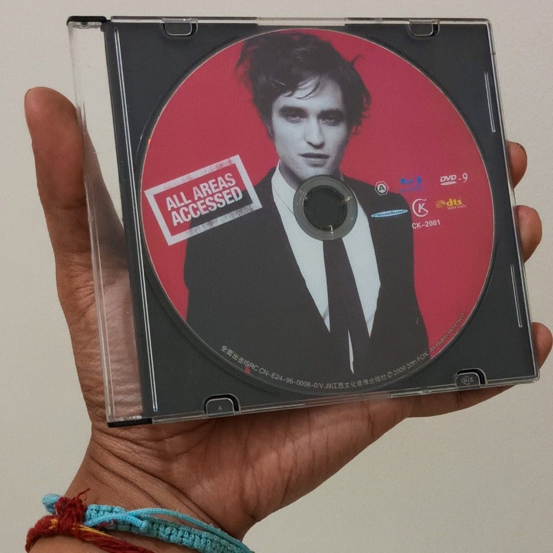 TWILIGHT SAGA SET: EDWARD CULLEN WRISTCUFF, GQ APRIL 2009 ROBERT ...